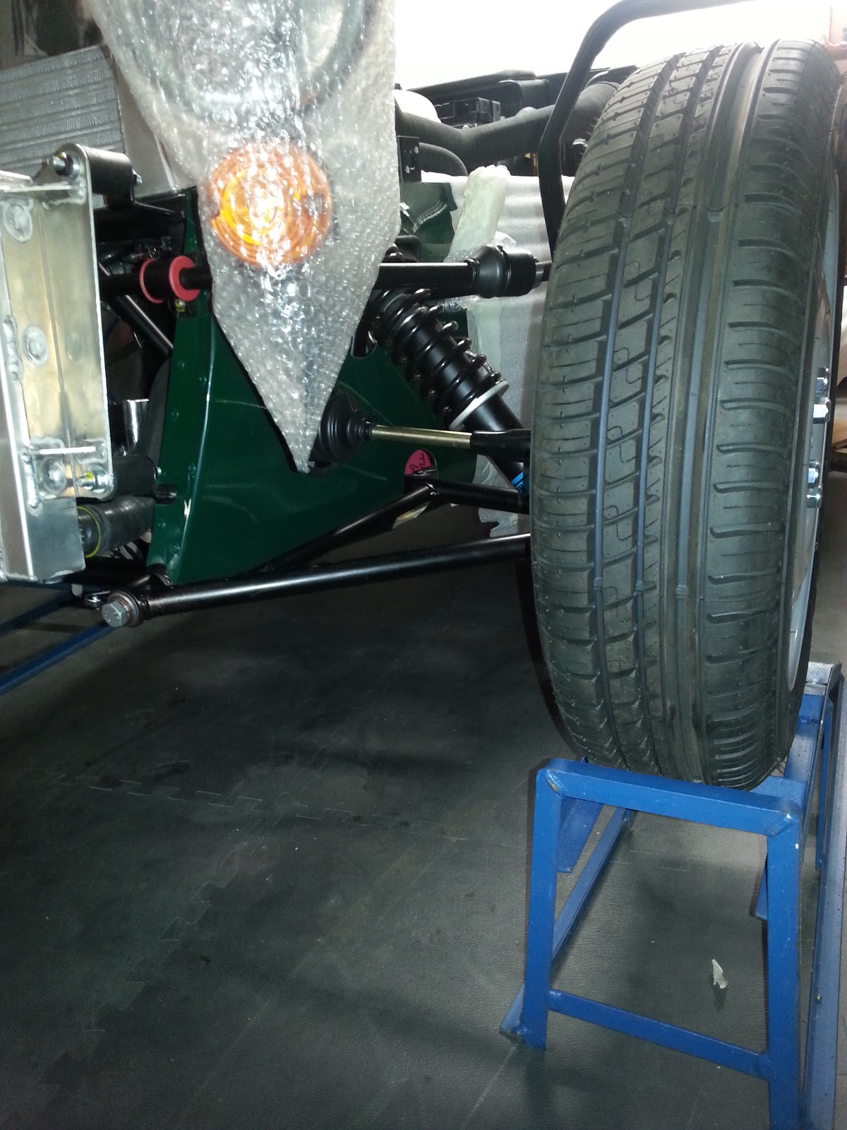 Caterham Seven 160 Build Diary: Day 16: rear axle installation