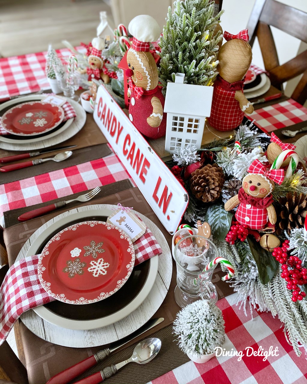 Dining Delight: Gingerbread Themed Christmas Tablescape