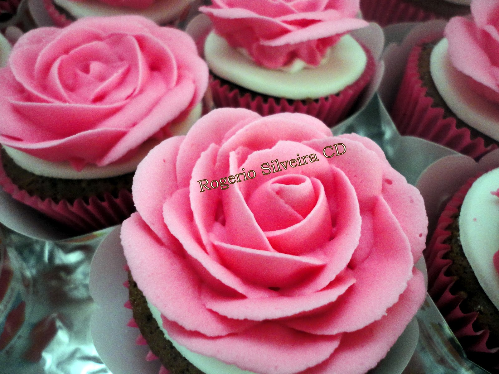 Rogerio Cake Designer: Cupcake de Rosas
