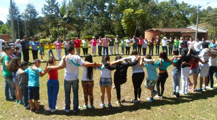 LA EXPERIENCIA DE LA SOLIDARIDAD : Viviendo en Comunidad