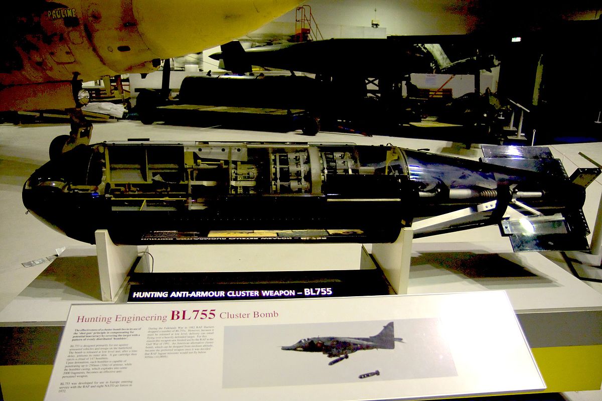 Оружие массового поражения: Британская кассетная бомба BL755