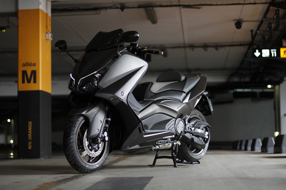 otolights: Yamaha T-MAX The Ultimate Sports Maxi Scooter 2016