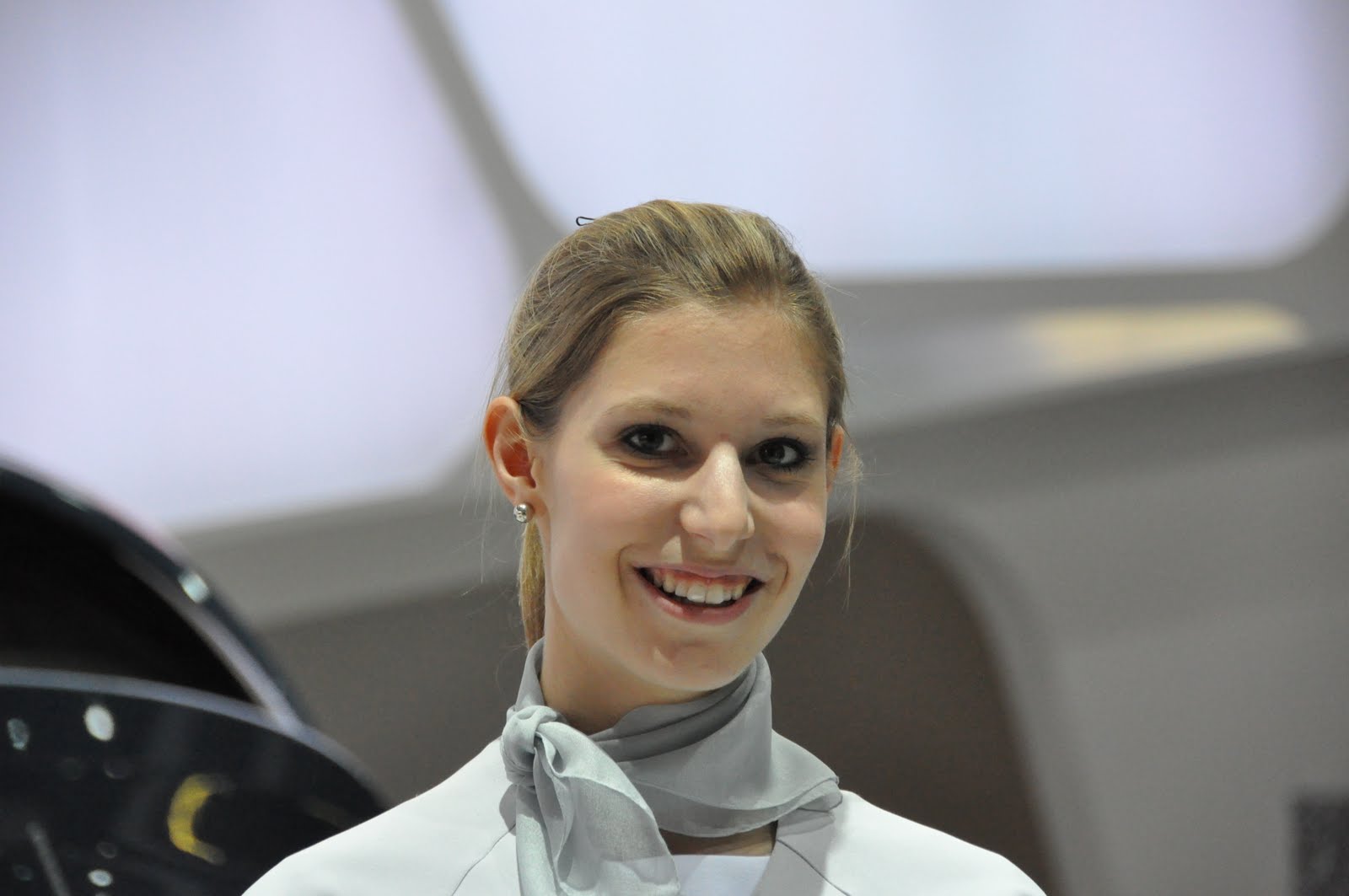 AUTOSHOWPICTURES: HYUNDAI GIRL