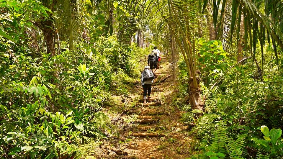 LakbayLoyd: LakbayLoyd Lighthouse Series 21: EL FARO DE ISLA BATAG ...
