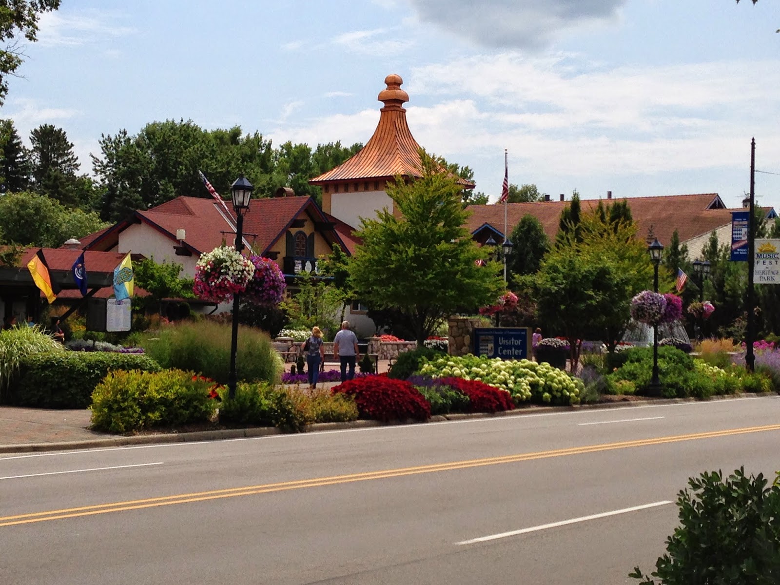 Katie-Megan-Jessica: Splash Village