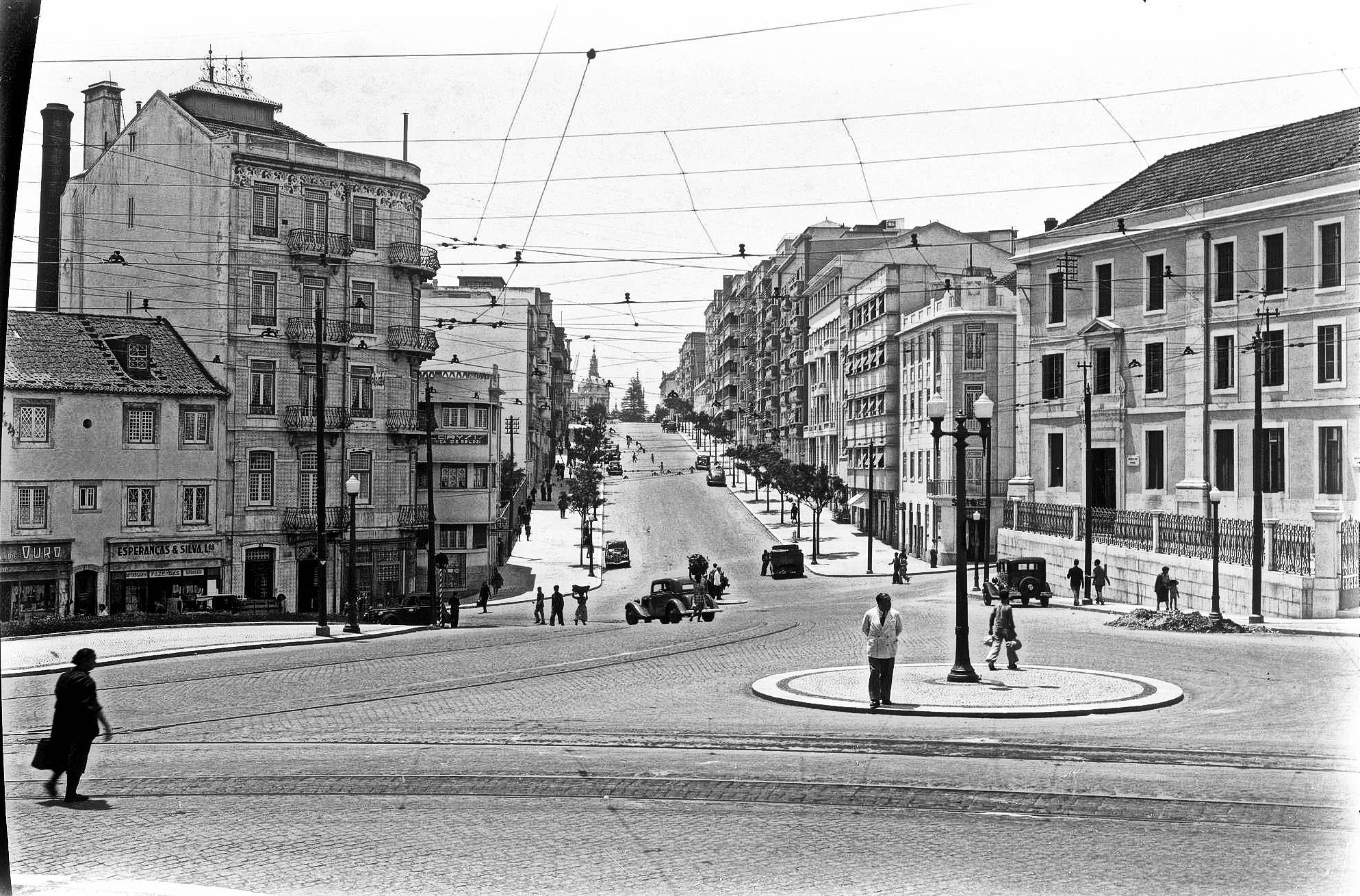 Lisboa de Antigamente: Largo do Rato com a Avenida Álvares Cabral