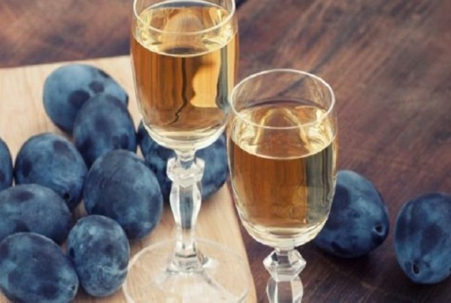 10 Romanian foods & drinks that are not to be missed in this lifetime