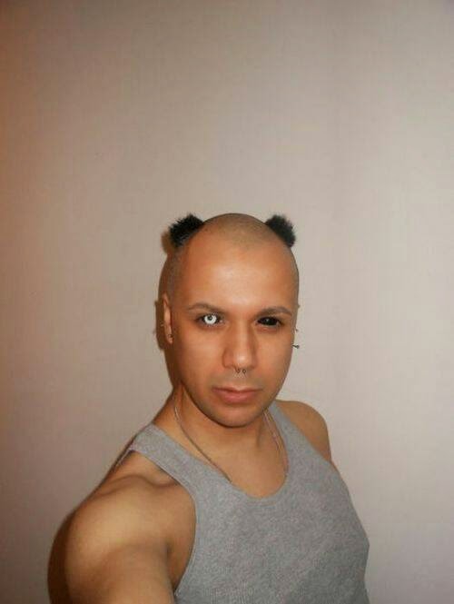 Las personas más raras del mundo: Un hombre al que lo gusta verse muy ...