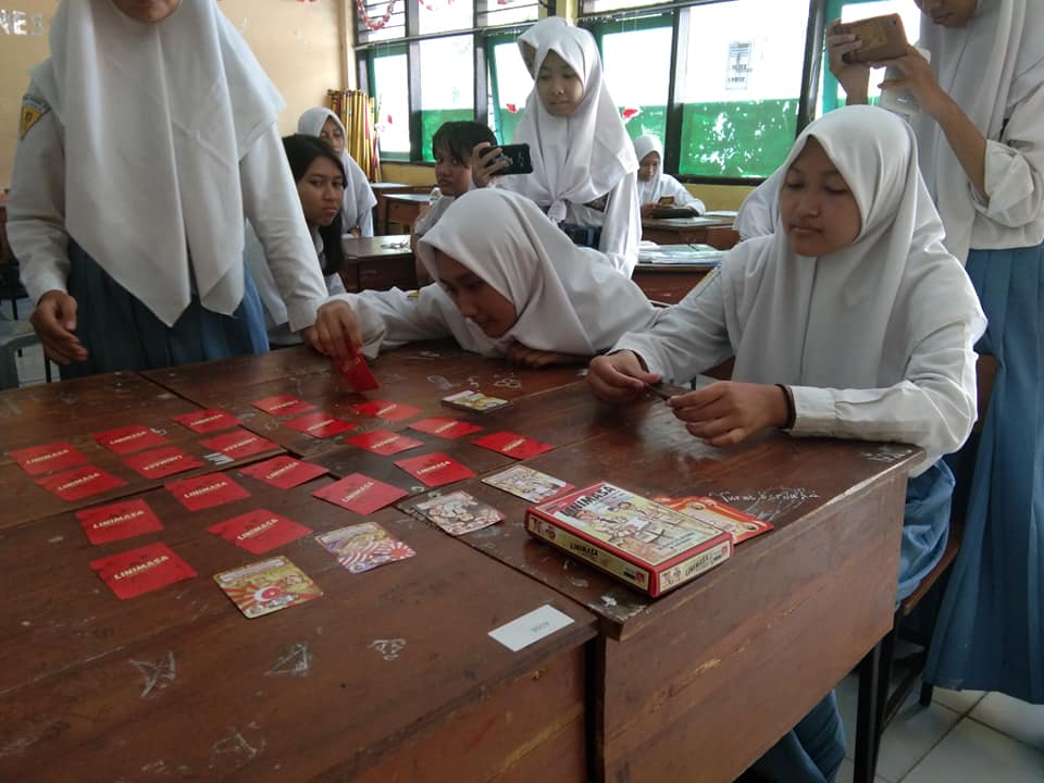 SAMISANOV : Mengenalkan Game LINIMASA pada Siswa