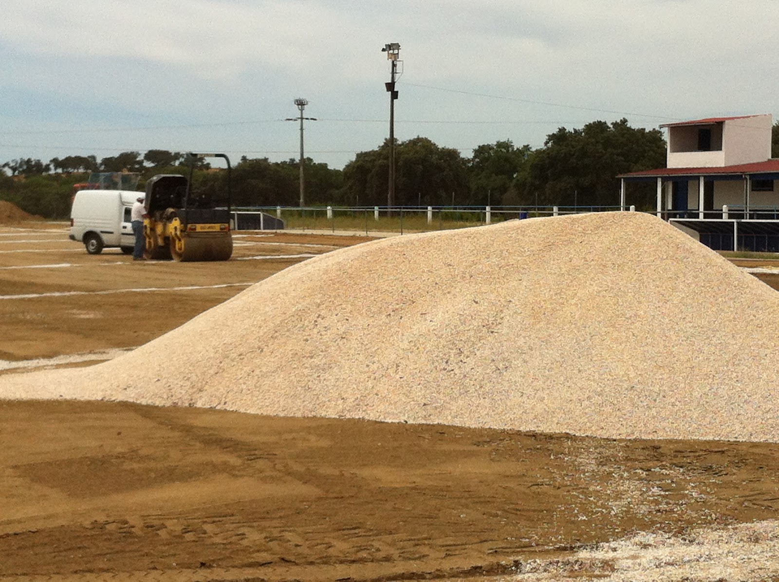 Casa de Cultura de Corval: Tapamento das Valas de Drenagem e Base Drenante
