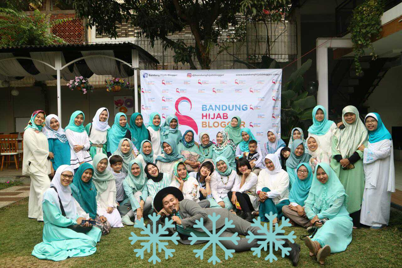 Kolaborasi Cantik Komunitas Bandung Hijab Blogger Dan Azalea Hijab Shampoo