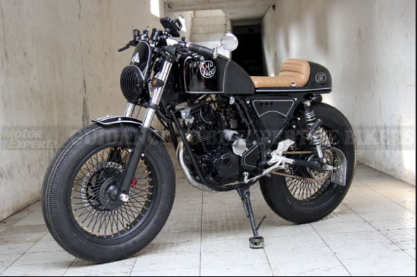 Desain rangka gaya café racer dengan basic scorpio | Motor Trail