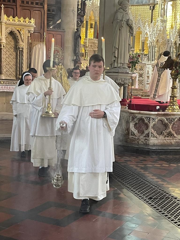 New Liturgical Movement: Pictures of Rosary Sunday in London