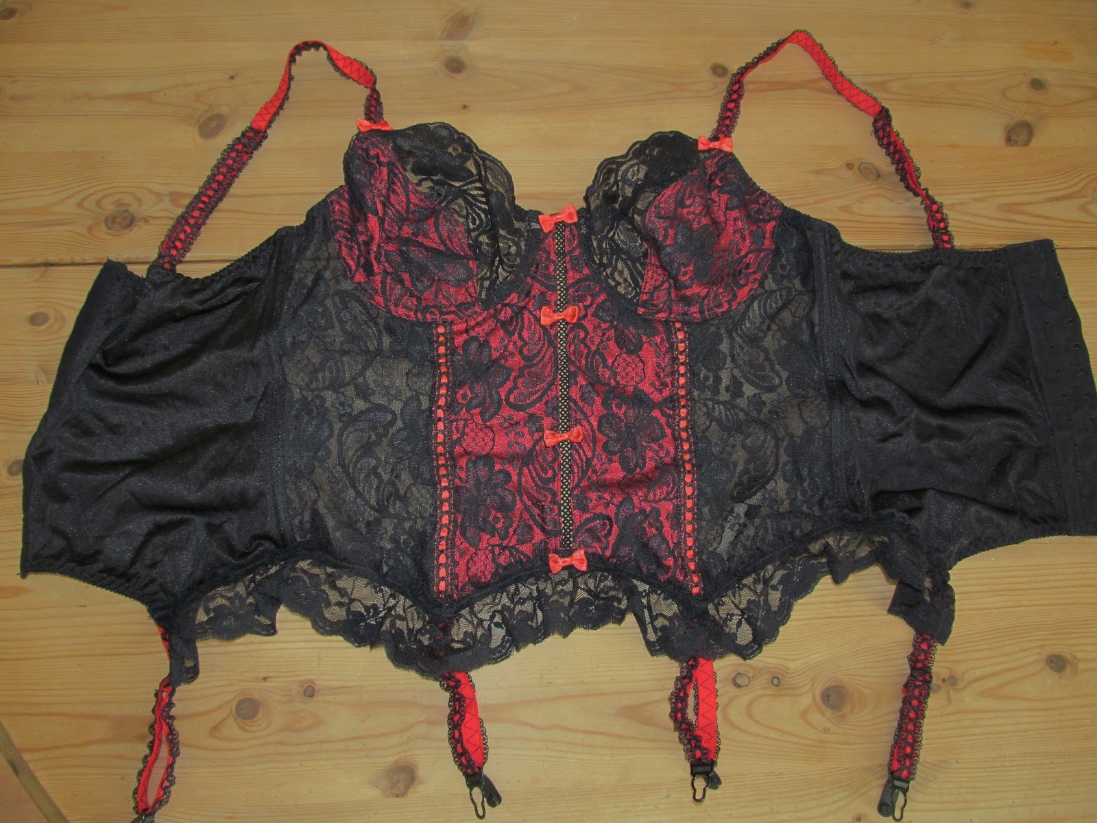 Vintage sexy black and red lace 4 strap suspender basque garter cami UK ...