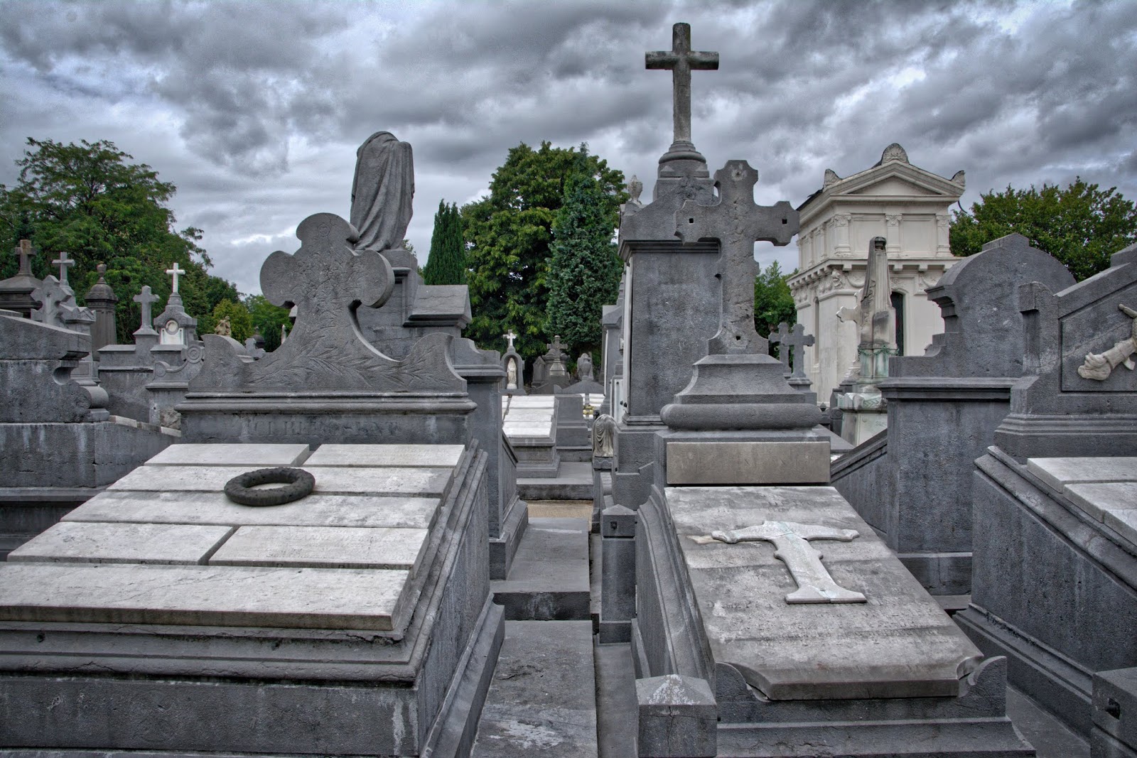 The Cosy Traveler: The Most Beautiful Crypt (and Cemetery) in Brussels