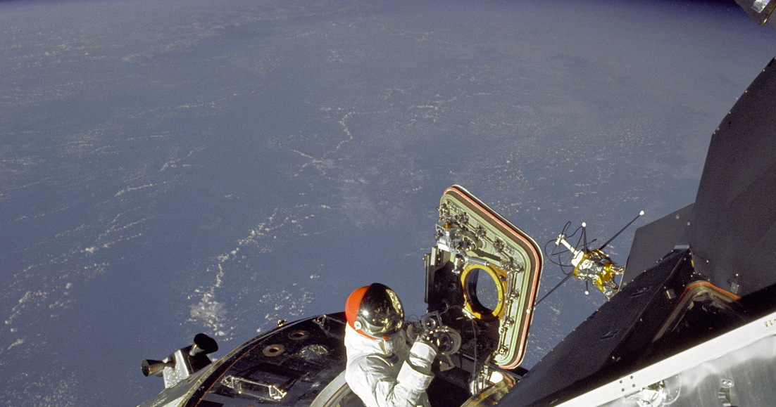 Exo Cruiser: Apollo CM Seats (Couch-Restraint System)