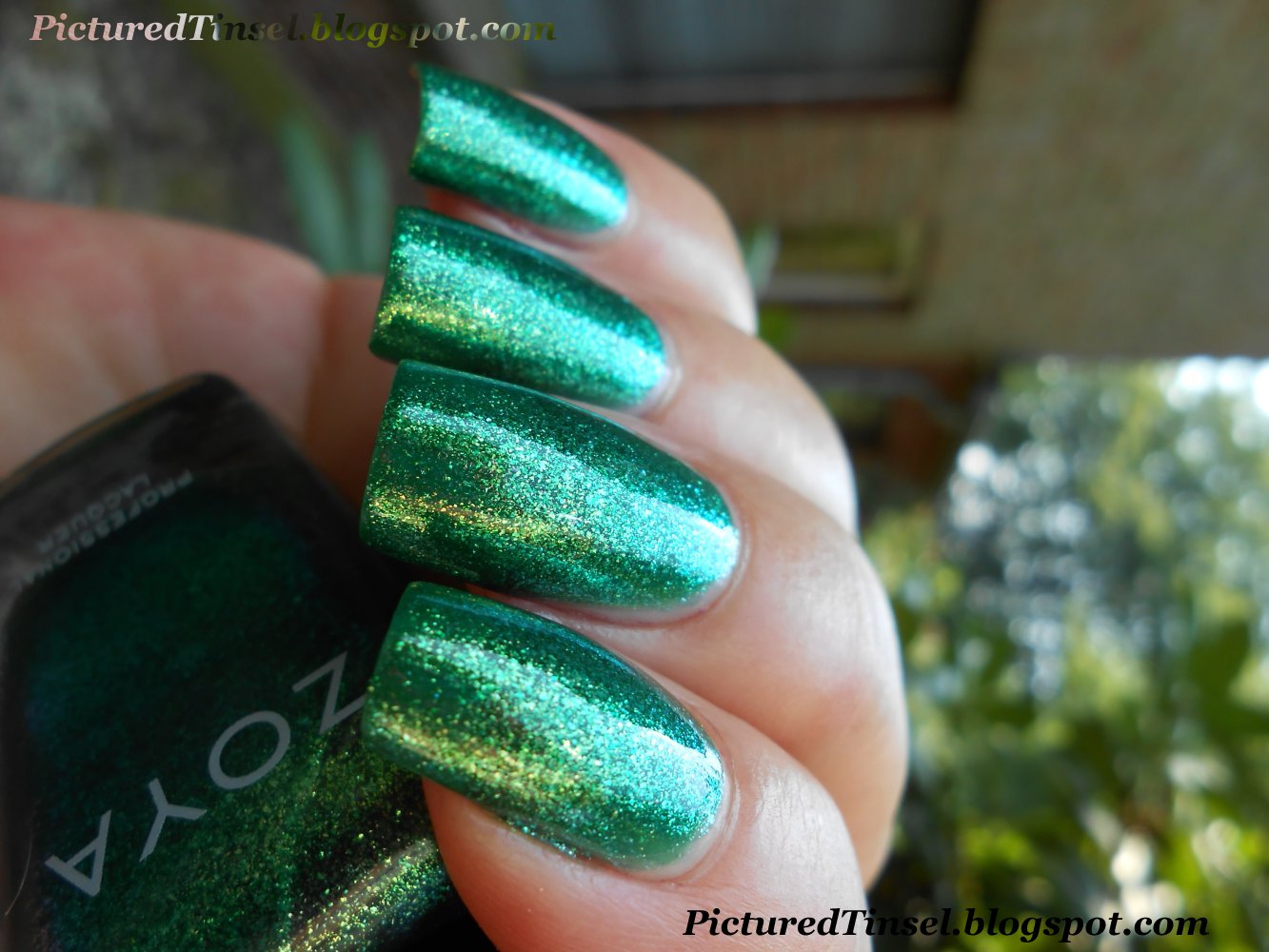 PicturedTinsel: Zoya Ivanka - Grün mit Glasflecks