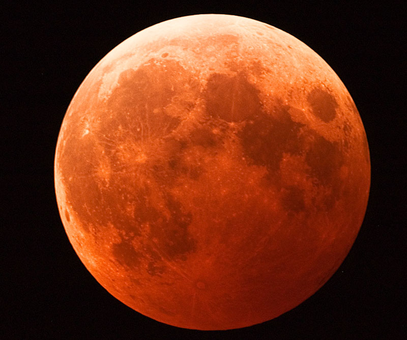 Imágenes de la luna roja