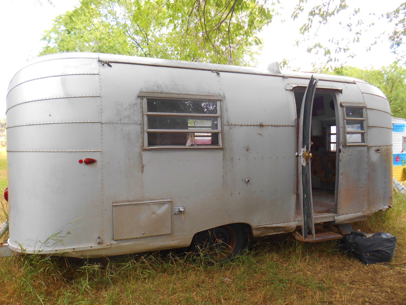 "Living My Dream": VINTAGE 1965 AVION TRAILER REMODEL