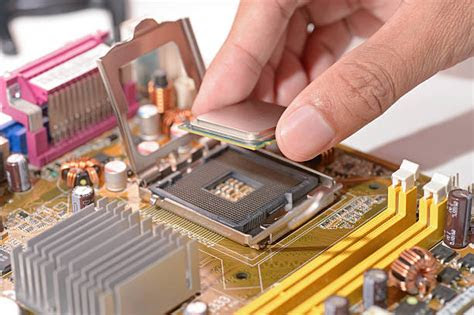 2. Carely matched the triangle drown on cpu with Motherbord white triangle.