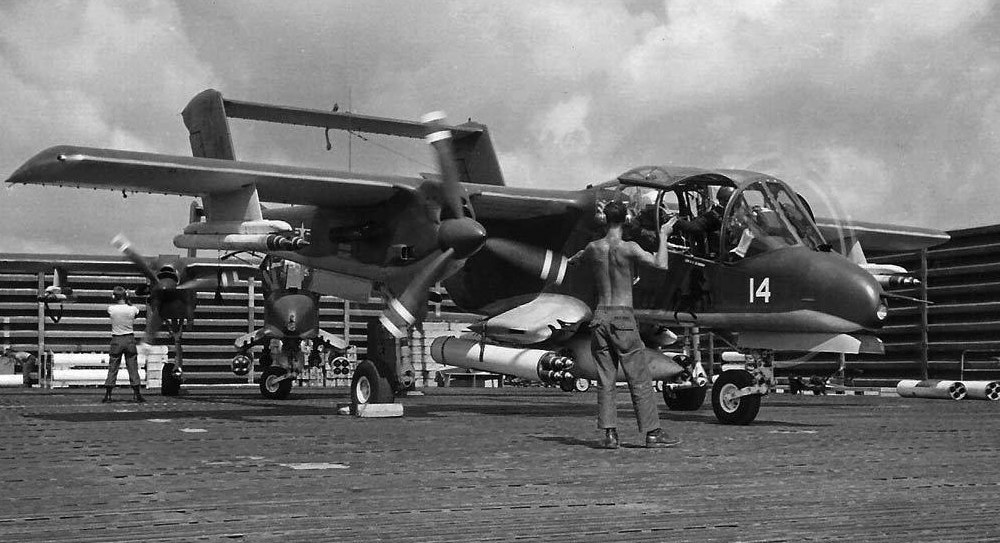 Airplanes in the skies + FAF history: Grumman YOV-10D