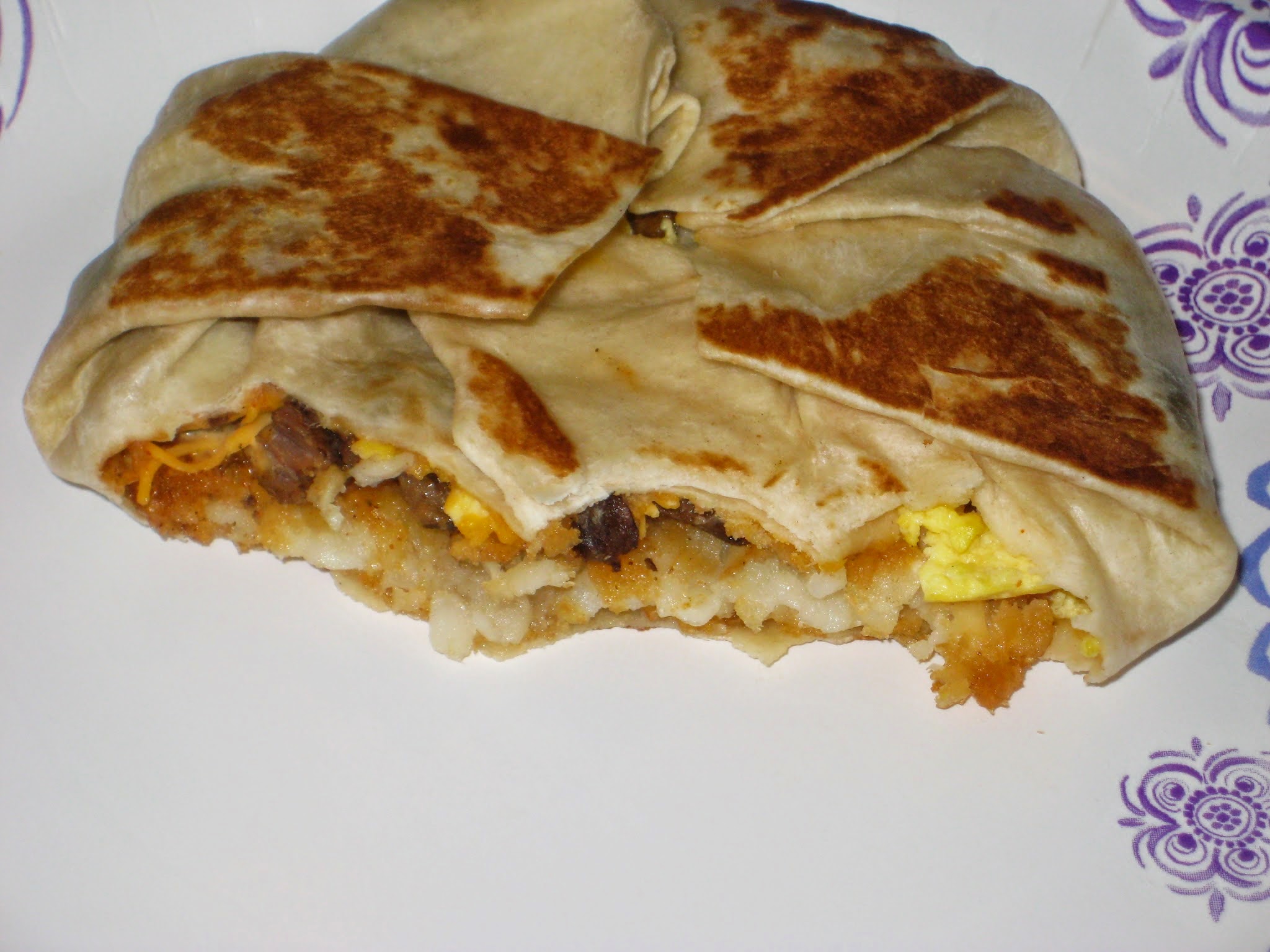 East MoCo: TACO BELL A.M. CRUNCHWRAP STEAK REVIEW (VIDEO AND PHOTO)
