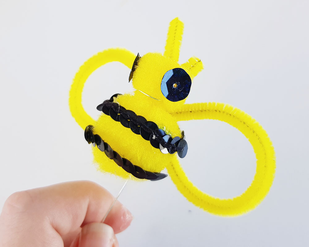 DIY Easy Pom Pom Bumble Bee Craft tutorial | Now thats Peachy