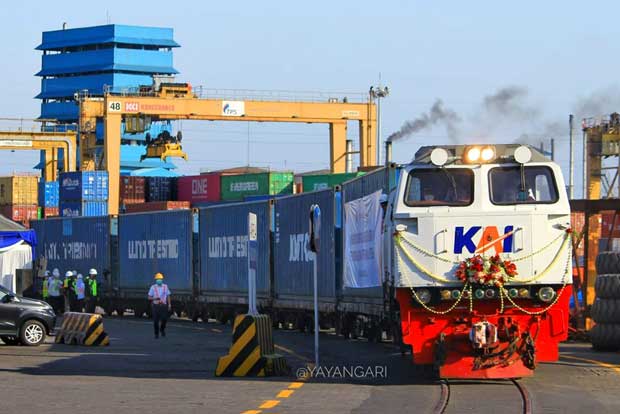 KAI Buka Jalur Petikemas Pelabuhan Tanjung Perak Surabaya