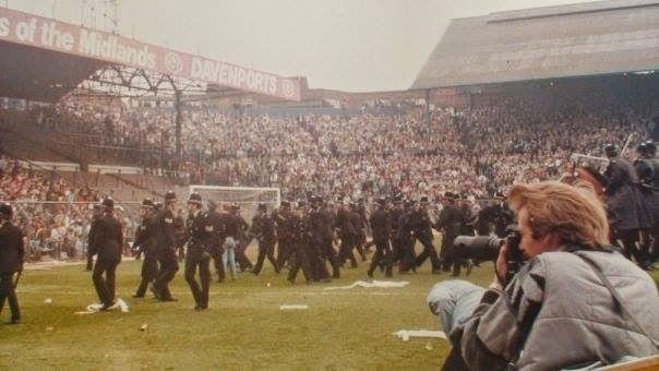 Football Hooligan Pictures: TWENTY PICTURES: Birmingham v Leeds riot 11 ...