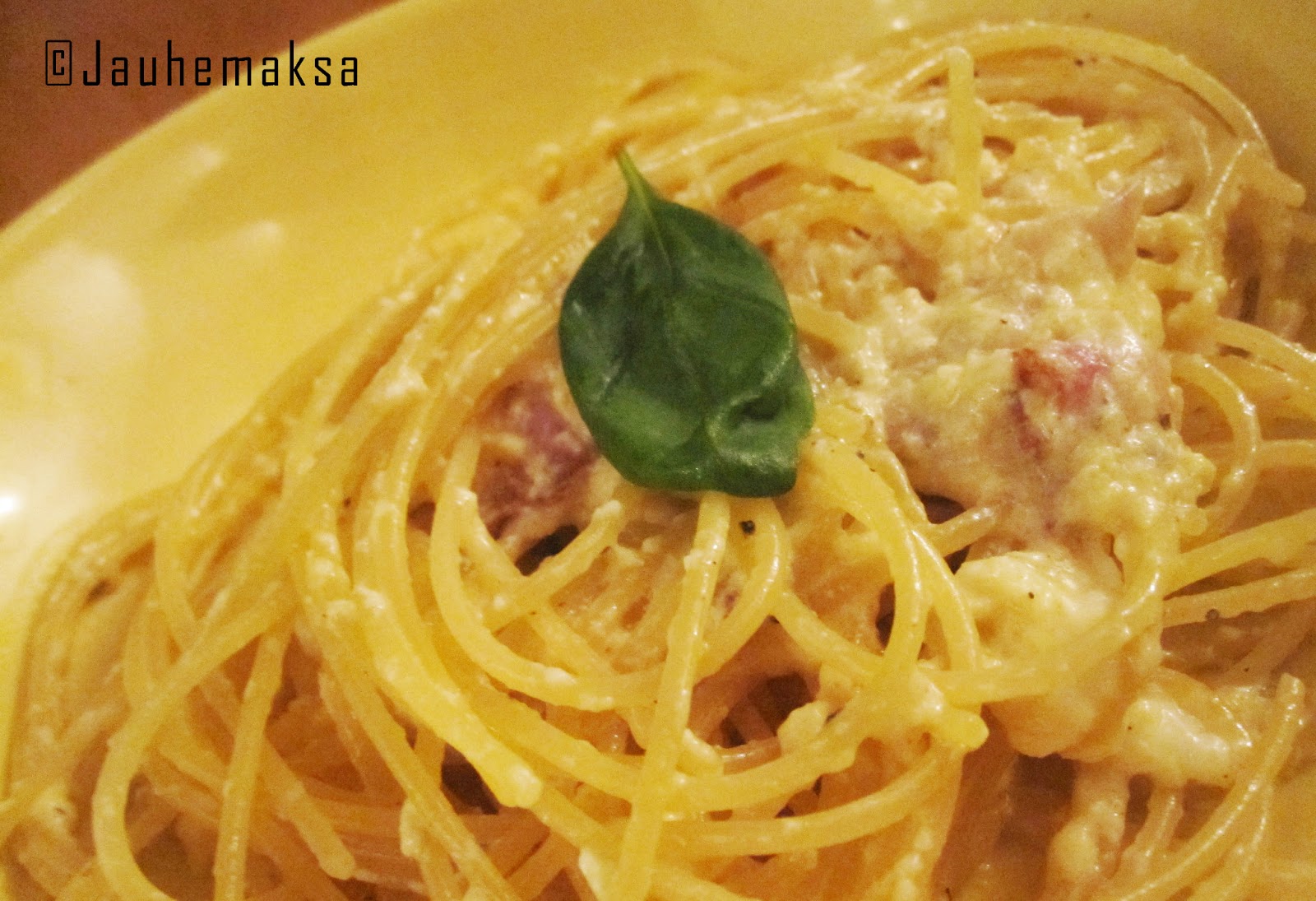 Moni kakku päältä kaunis: Simppeli pekonipasta