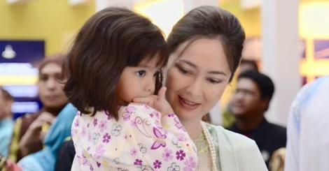 Raja Nazira Safya - Puteri Comel