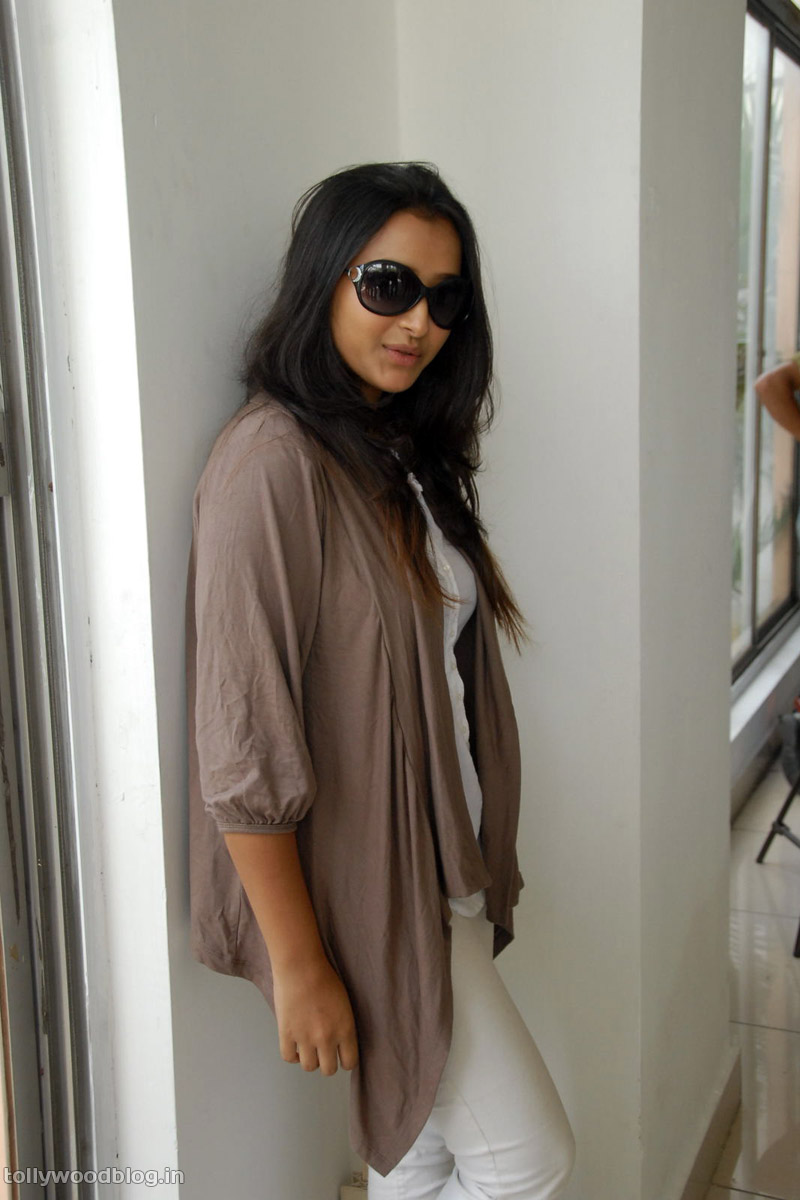 Actress Swetha Basu Prasad New Photoshoot