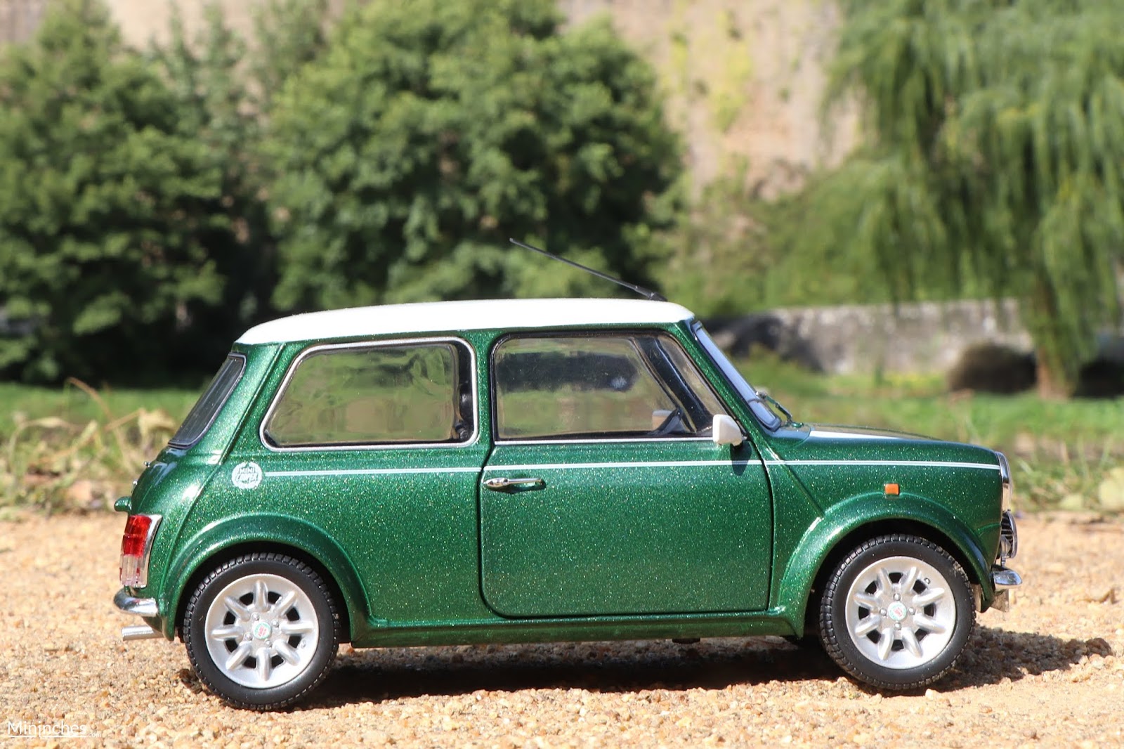 La Mini Cooper Sport se dévoile dans une nouvelle teinte British Green ...