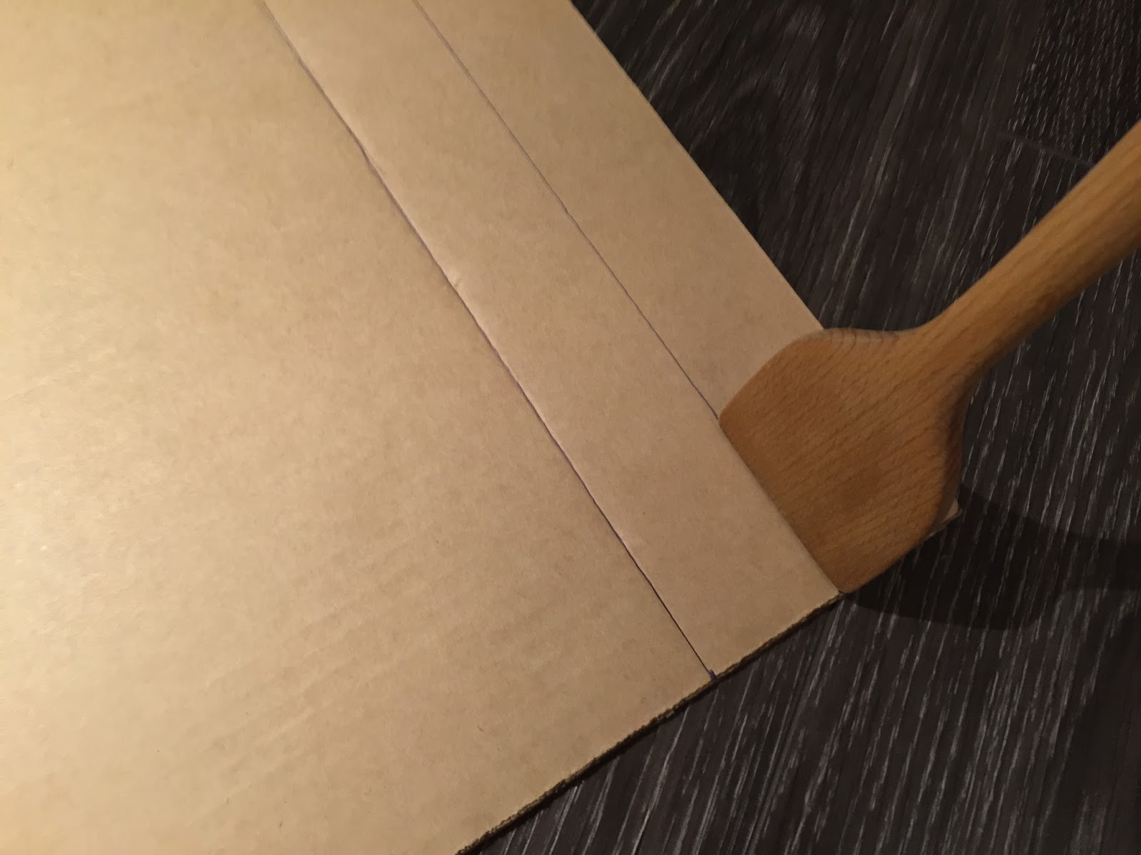 DIY: Cardboard bedside table/night stand DIY