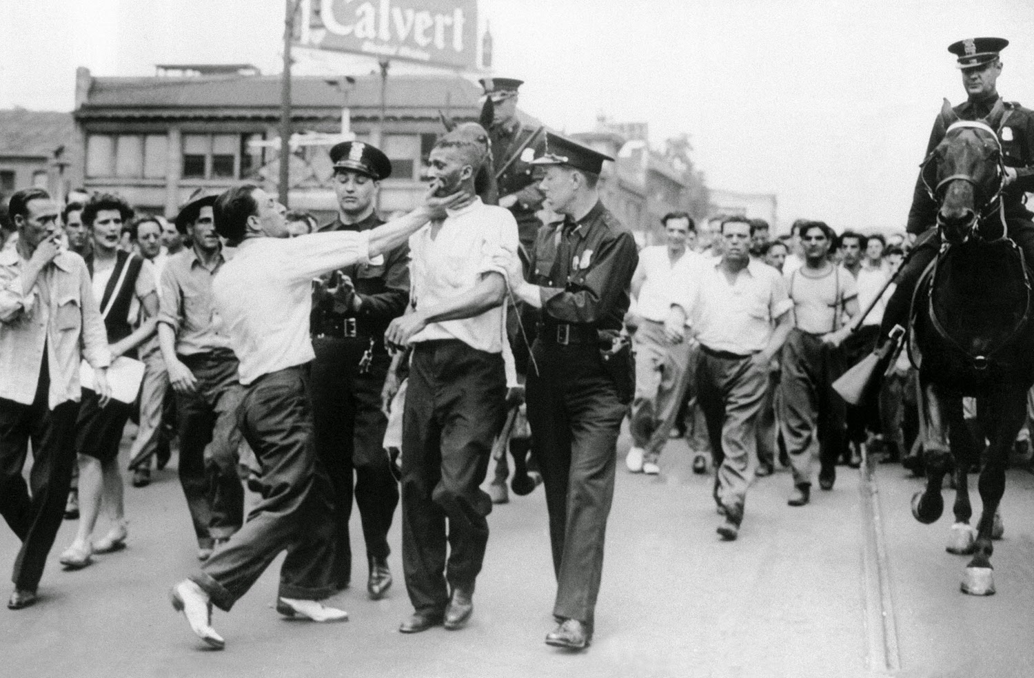 25 Amazing Black and White Photographs That Capture Everyday Life in ...