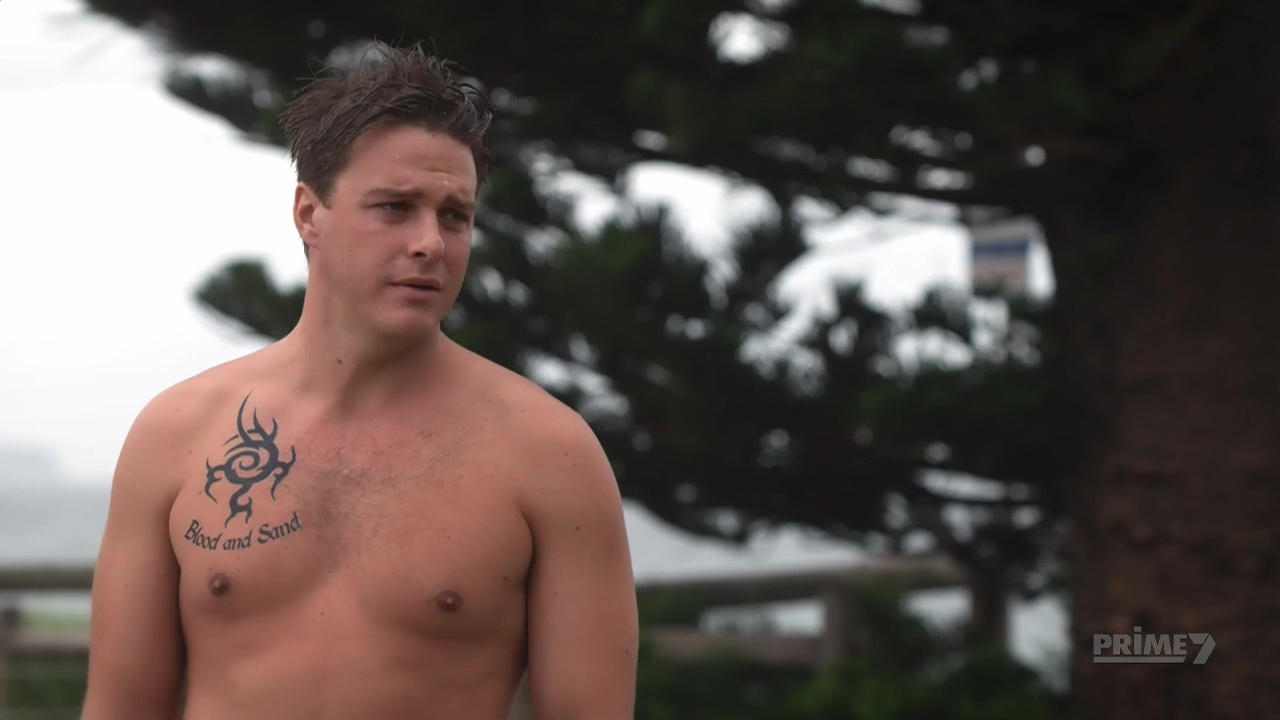 ausCAPS: Tim Franklin shirtless in Home And Away