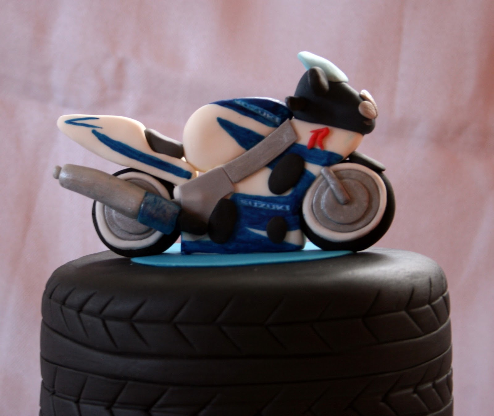 The Perfectionist Confectionist: Suzuki Birthday Cake