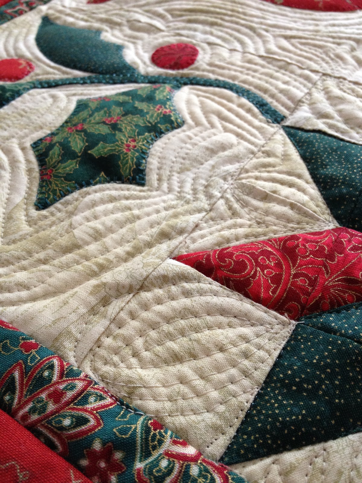 Karen's Quilts, Crows and Cardinals: First 2013 Finish - New Red Bird FMQ
