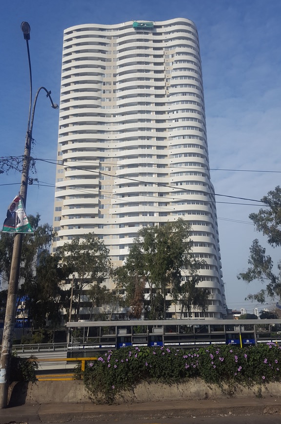 INFRAESTRUCTURA PERUANA: Edificio Lux