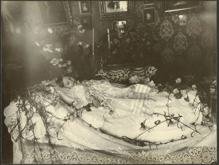 “Living Room” What We Call Today, Was Actually Called “Death Room” in ...