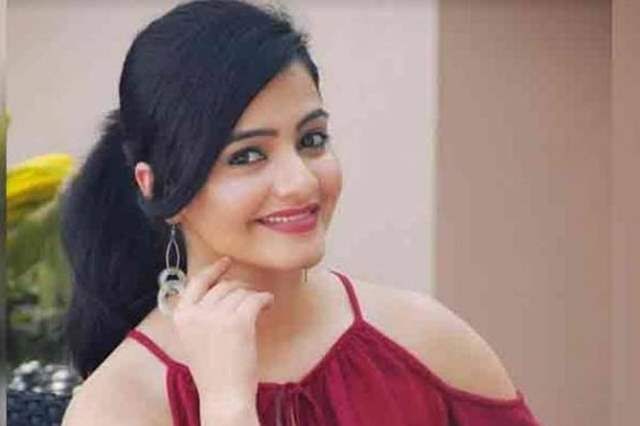 Simran Sharma Wiki, Biography, Dob, Age, Height, Weight, Affairs and More
