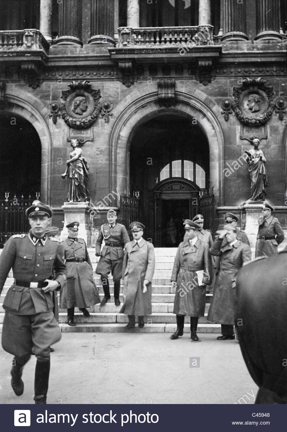 Eighty years ago, Hitler celebrates triumph over France in two stages ...