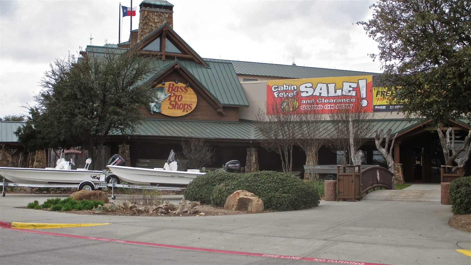 BLUE SKY AHEAD: Bass Pro Shop: Grapevine Texas -- The Story