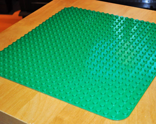 Quaintly Garcia: DIY LEGO Table