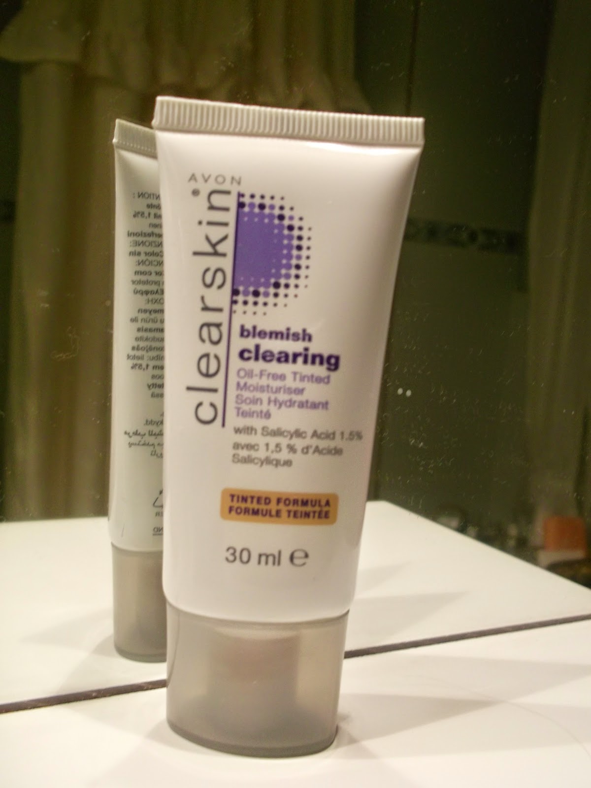 it's a review: clearskin -Μη λιπαρη ενυδατικη κρεμα με χρωμα