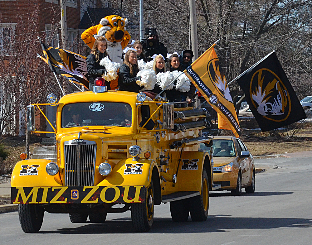 Just A Car Guy: "Truman's Taxi" the old yellow fire truck (1954 White ...