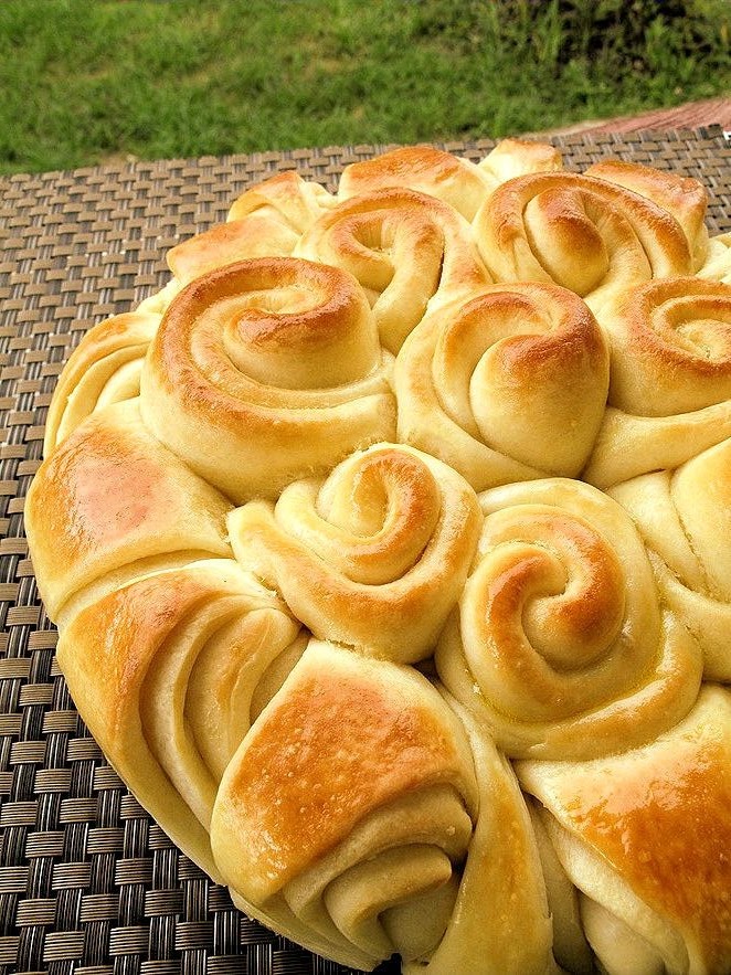 Foodiva's Kitchen: Happy Bread