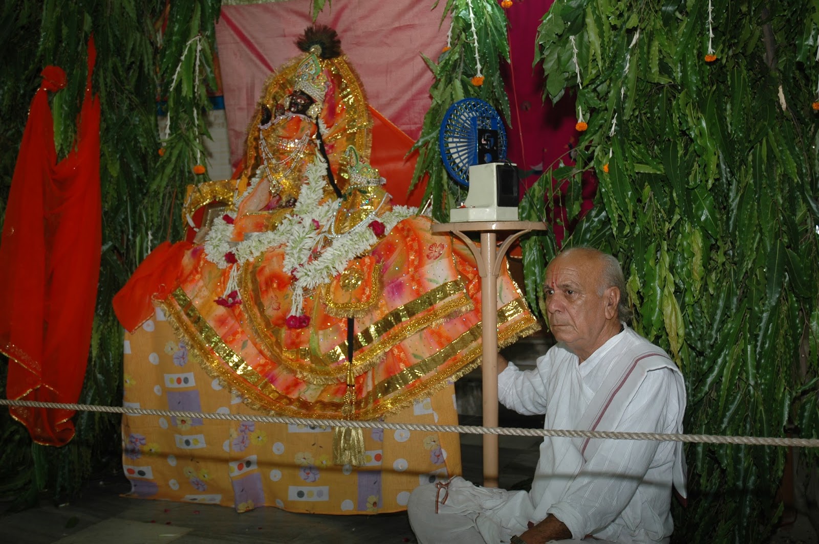 Shri radha navrangi lal mandir devvrand