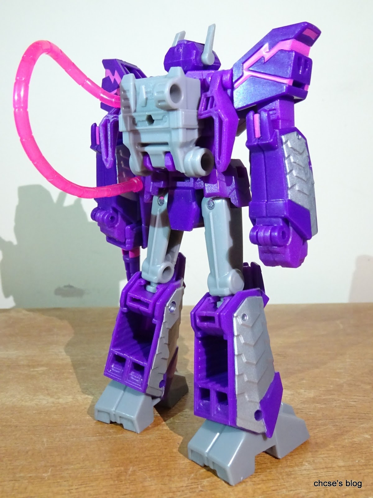 ChCse's blog: Toy Review: Transformers Cyberverse Shockwave (Deluxe)