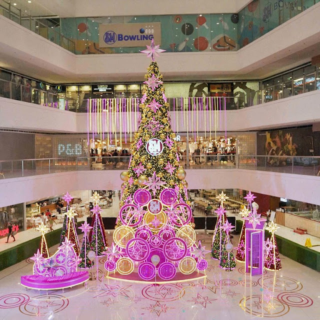CREATIVE CHRISTMAS TREE CENTERPIECES BRING JOY TO SM SHOPPERS - Nheng's ...